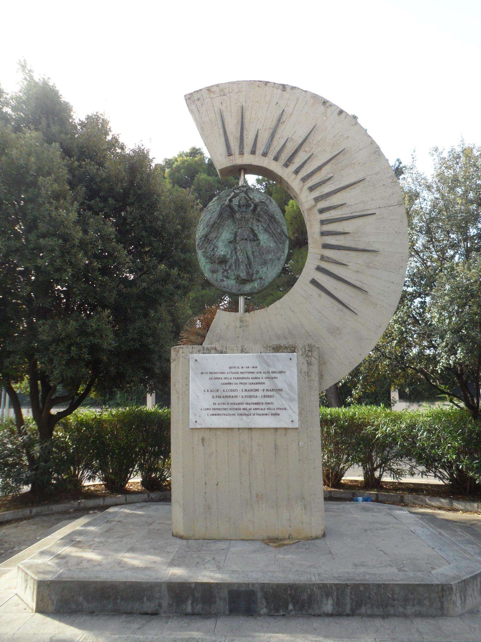 Monumento ai carabinieri vittime della Strage di Passo di Rigano. Sette ...